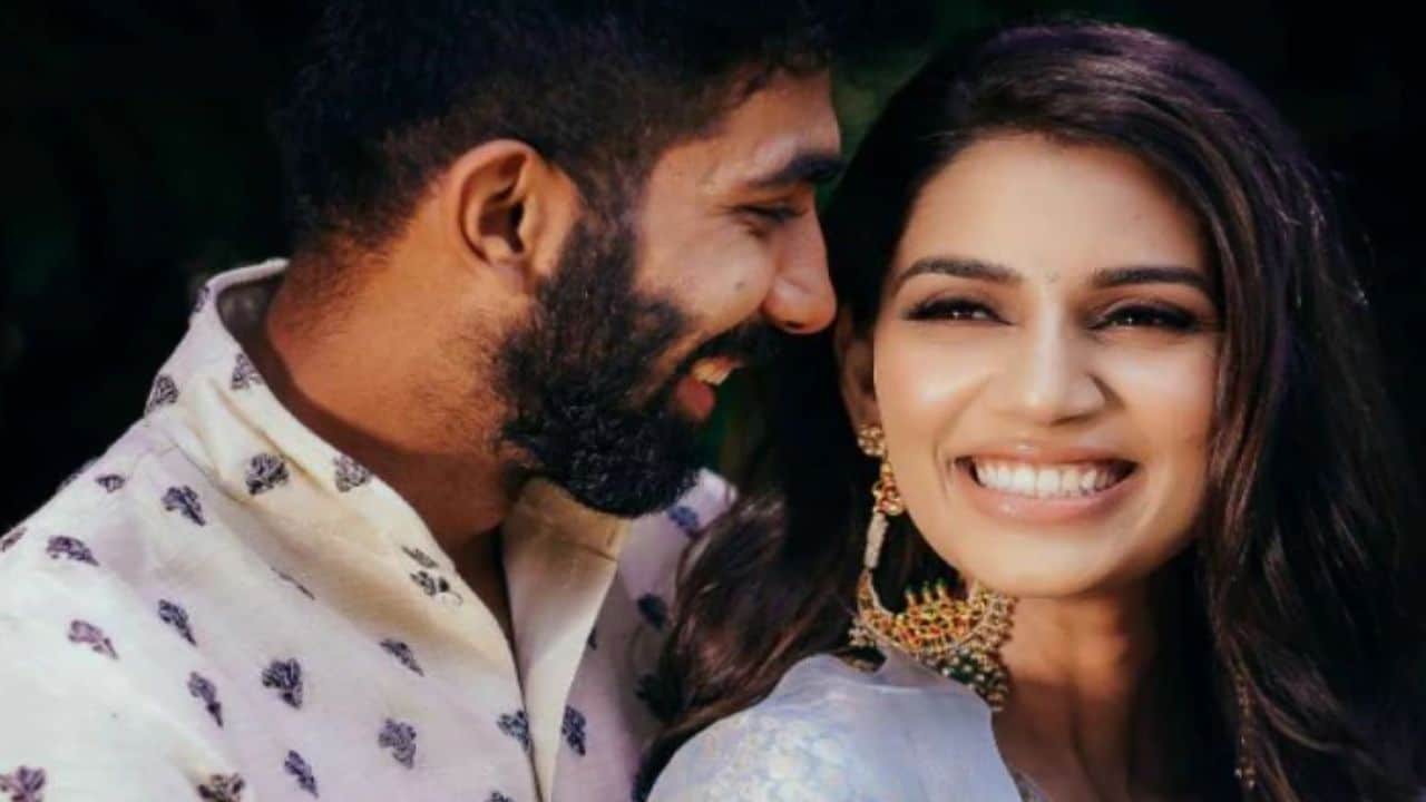 "Chomu Aadmi," Sanjana Ganesan Shuts Down User Mocking Jasprit Bumrah ...