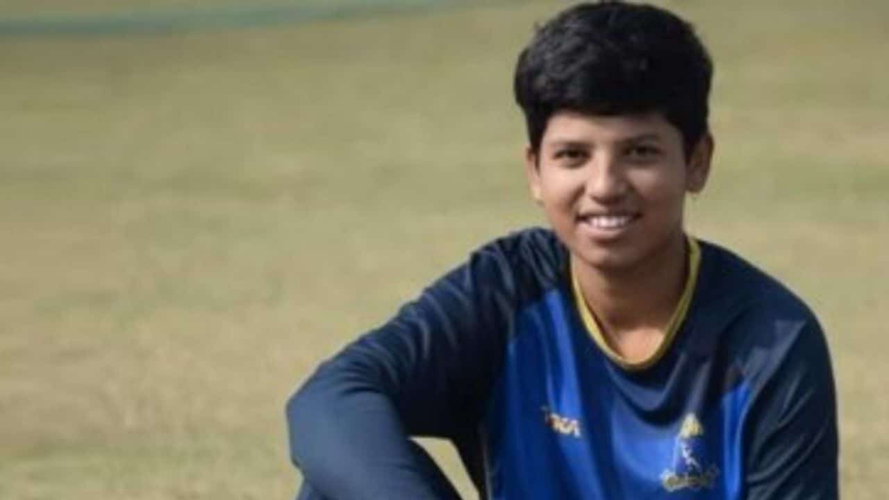 WK Richa Ghosh Age, Height, Debut, Jersey Number, Batting Stats, Net ...