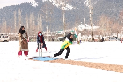Army organises women's snow cricket tournament in Kashmir - The SportsGrail